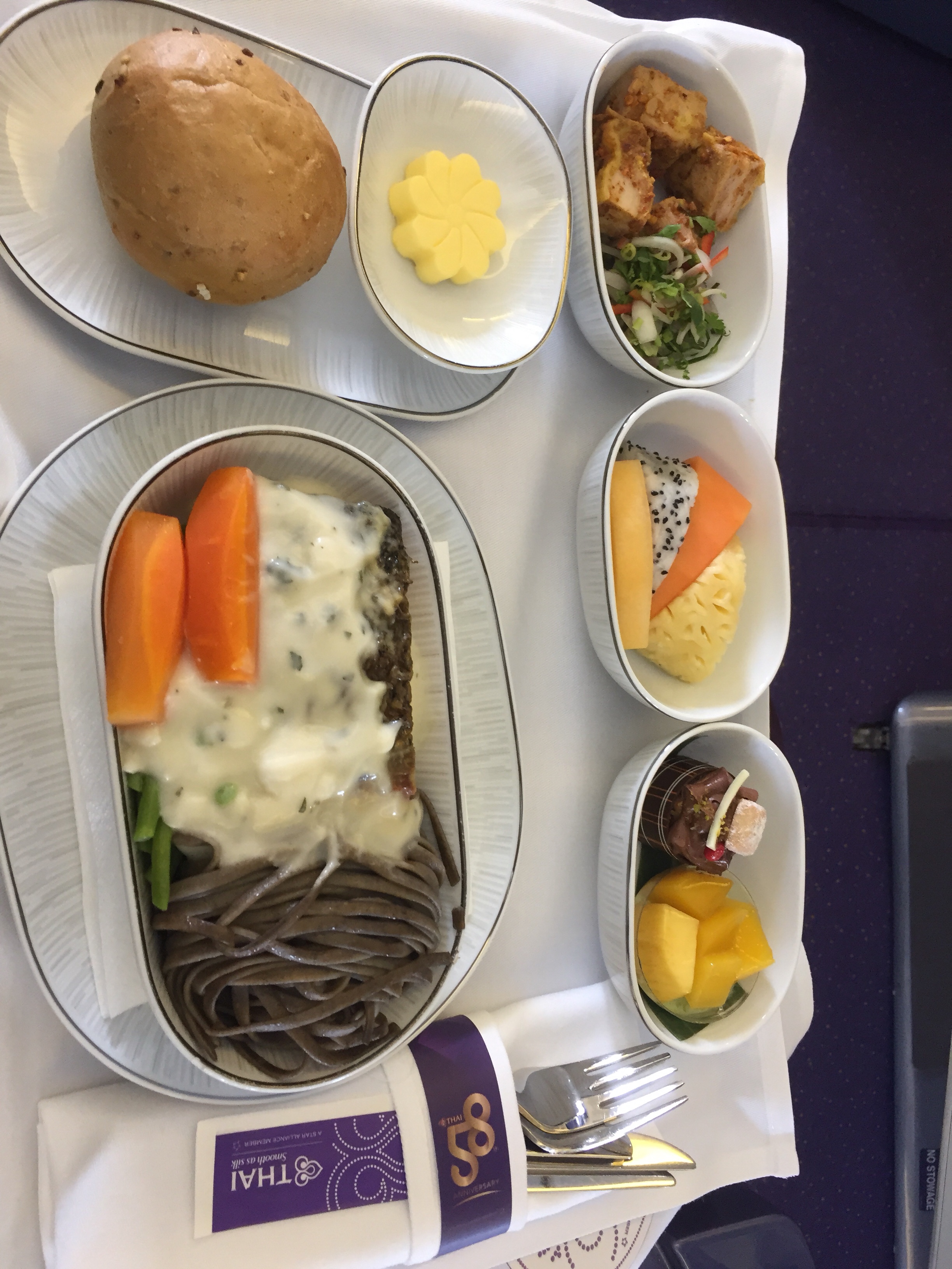 Flight Review: TG413 – BKK – SIN (Business Class) – hotelsandairlines