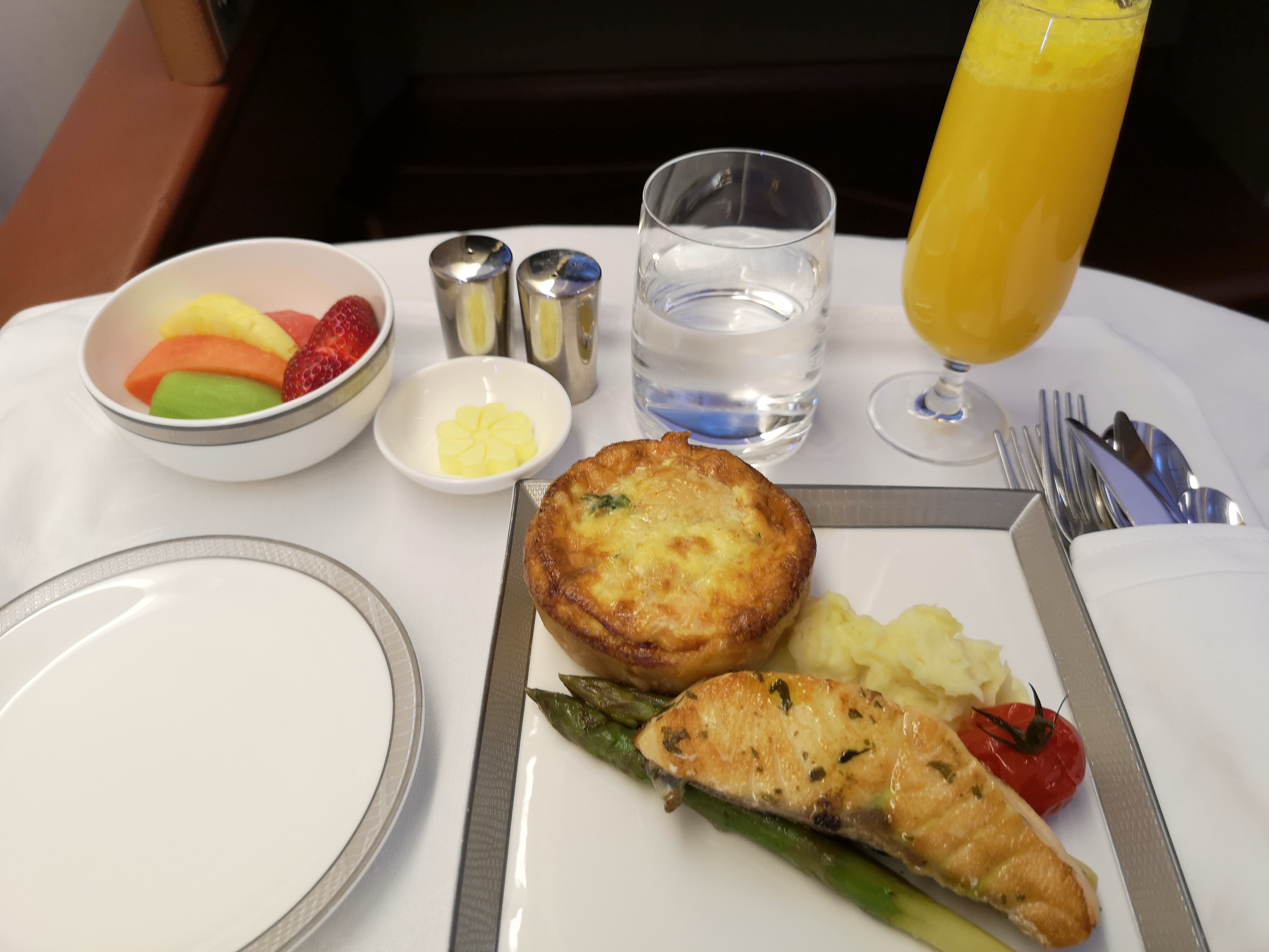 Flight Review: SQ953 – CGK – SIN (First Class) – hotelsandairlines