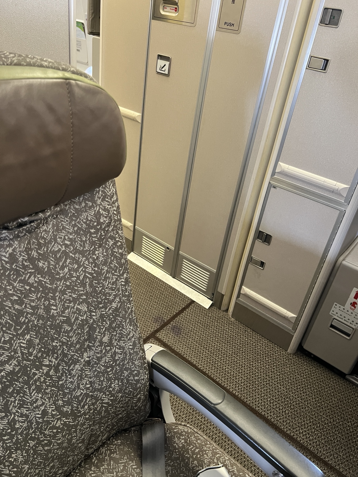 Flight Review: BR216 – SIN – TPE – hotelsandairlines