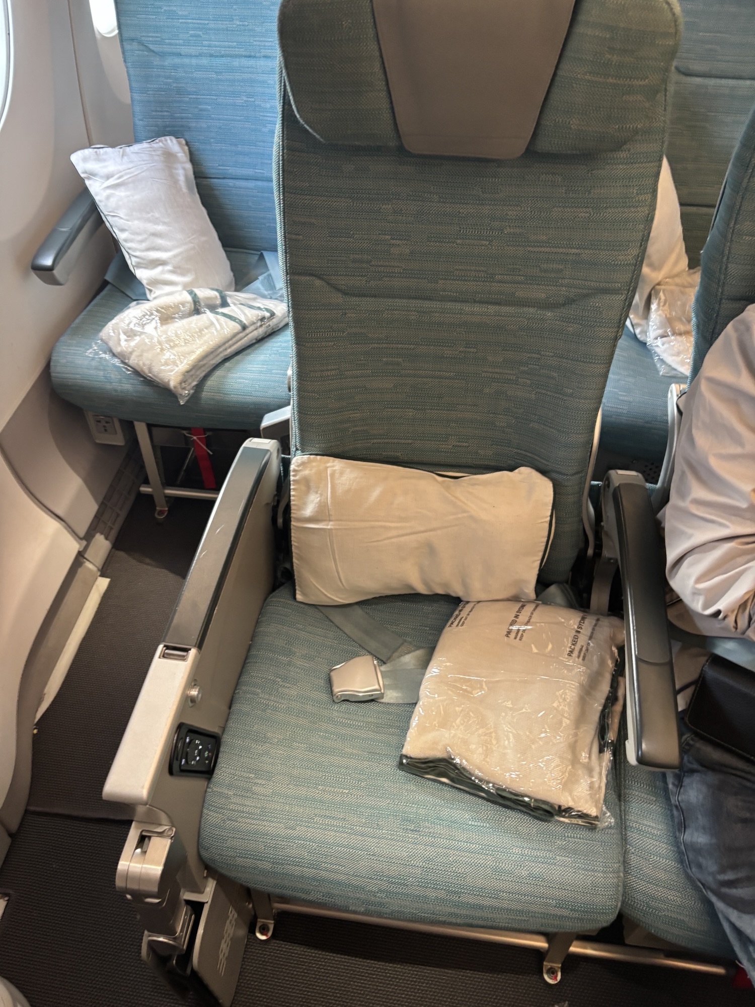 Flight Review: CX101 – HKG – SYD – hotelsandairlines